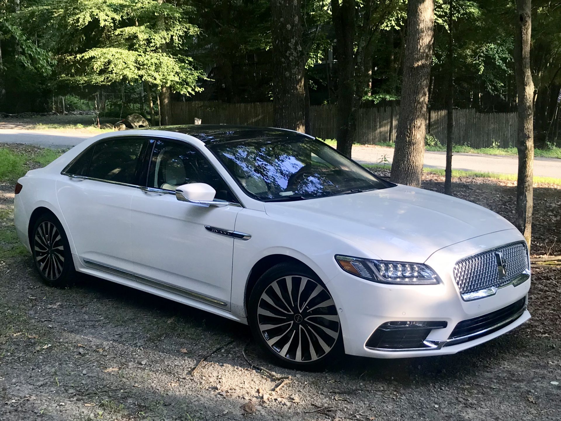 2018 Lincoln Continental Group Review: a High-Tech Take on the Big ...