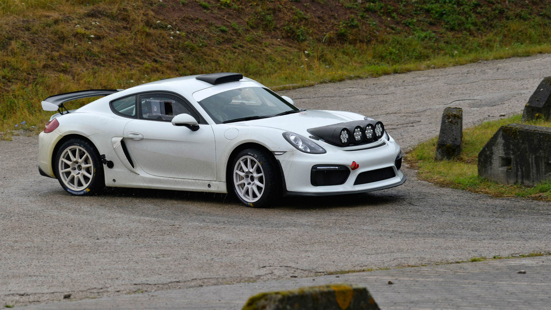 Porsche Turns the Cayman GT4 Clubsport Into a Rally Car