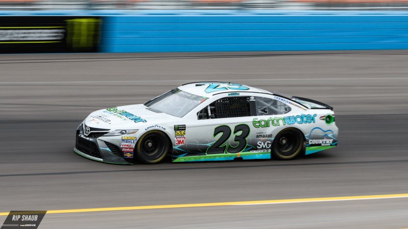 The Three-Hour World Figure 8 Championship Race Is Pure Mayhem