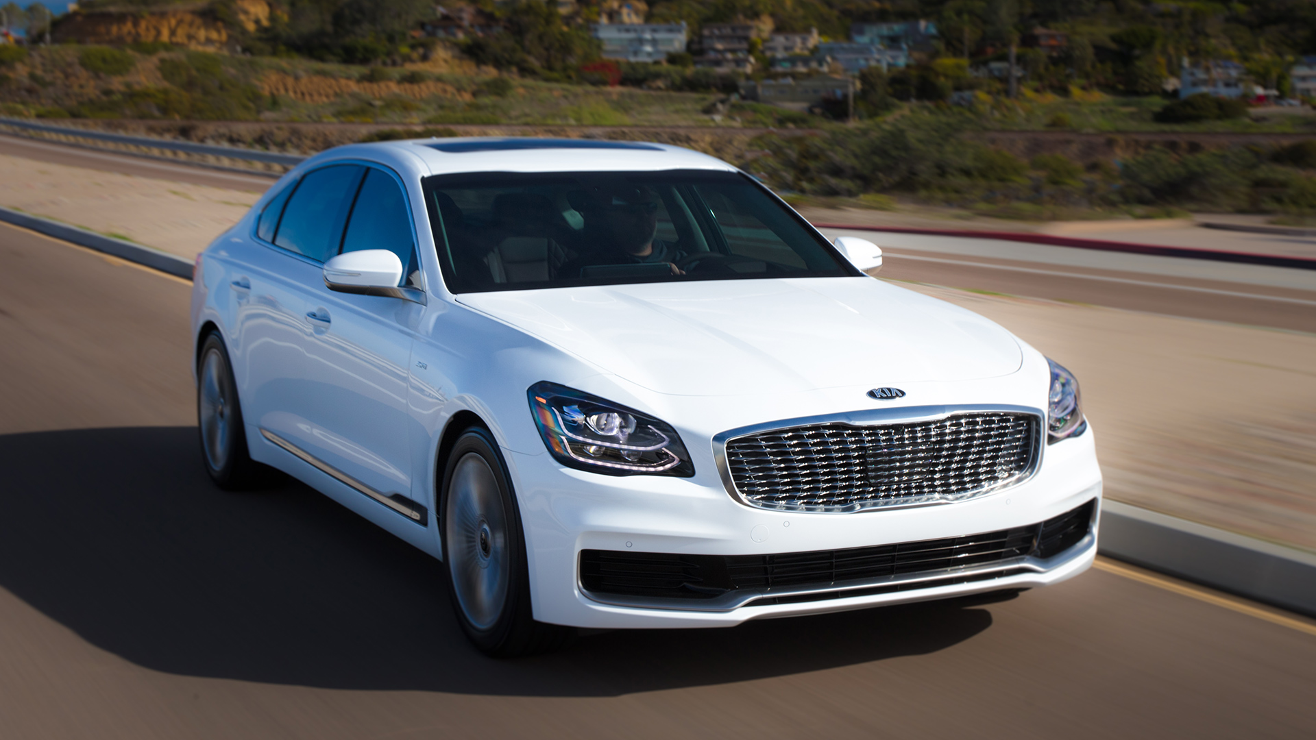 2019 Kia K900 Review: This Korean All-Wheel-Drive Luxury Sedan Is the ...