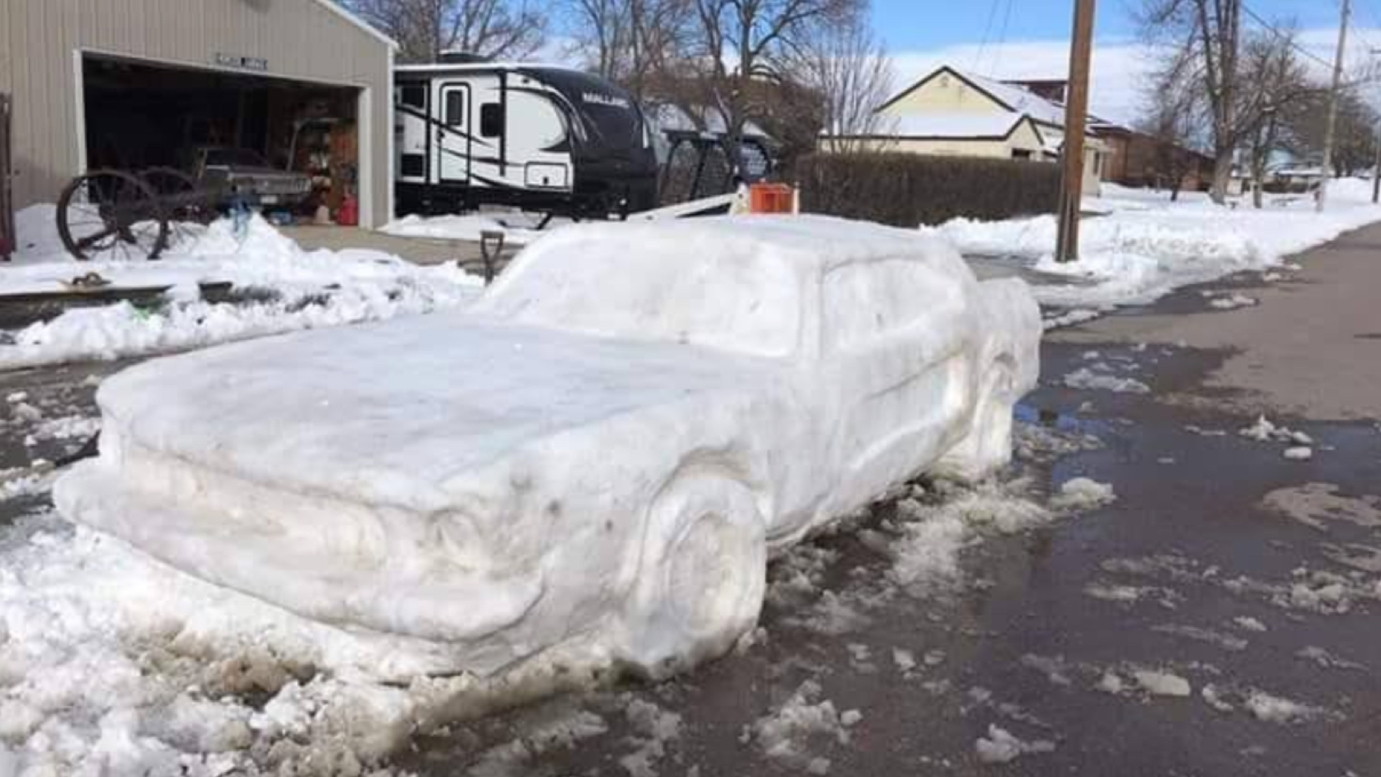 Ford Mustang Snow Sculpture Is so Realistic It Got a Parking Ticket ...