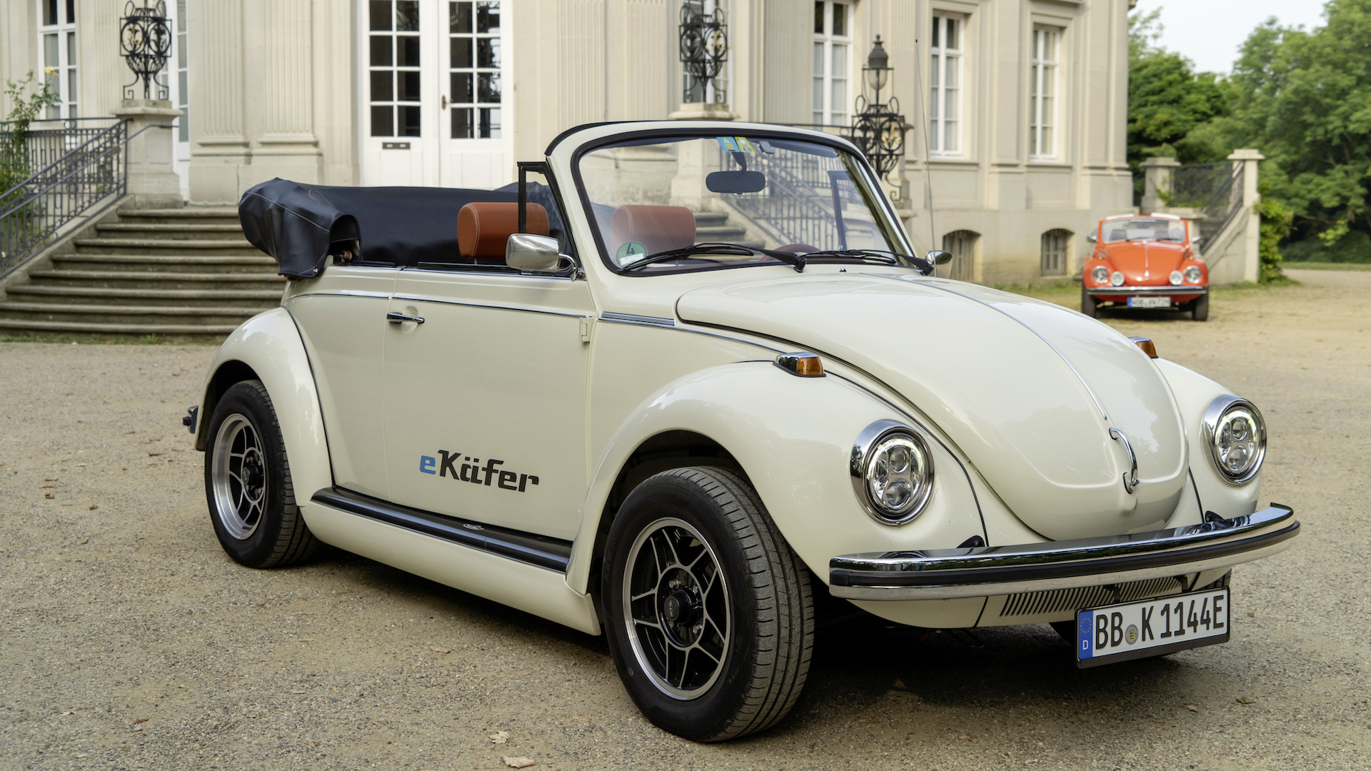 Volkswagen Commissioned These Adorable Electric Vintage Beetles Dubbed ...