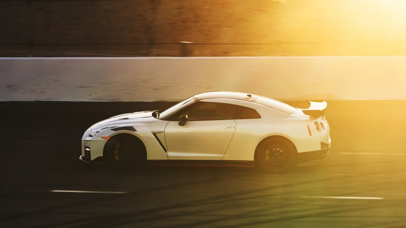 Watch This Monstrous 1,100-HP Nissan GT-R Hit 235 MPH on a Runway