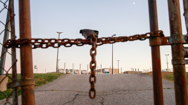 Watch Larry Chen Thrash a Safari Porsche 964 on a Frozen Lake