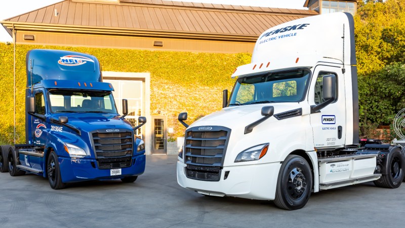 Daimler Delivers First Freightliner eM2 Commercial Electric Truck to Penske