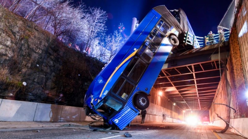 Recovering the Bus From That Collapsed Pittsburgh Bridge Was a Huge Effort