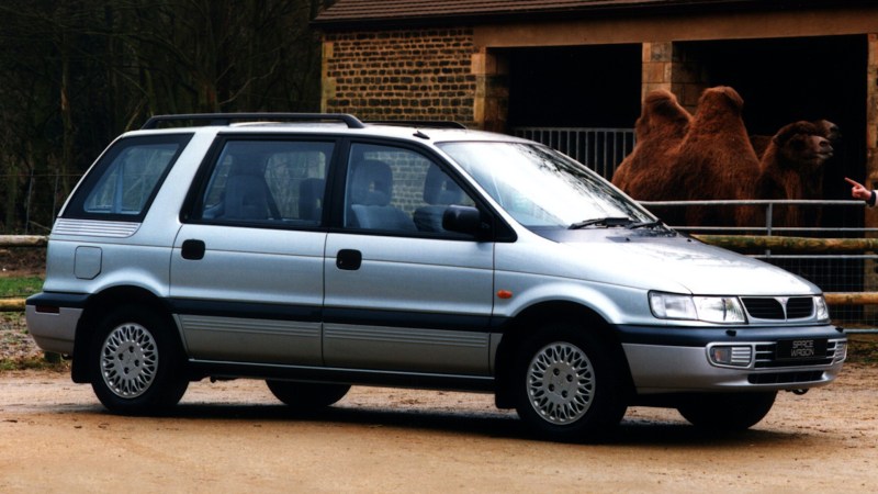 The 1995 Mitsubishi Chariot Resort Runner GT Is the Lancer Evo Minivan ...