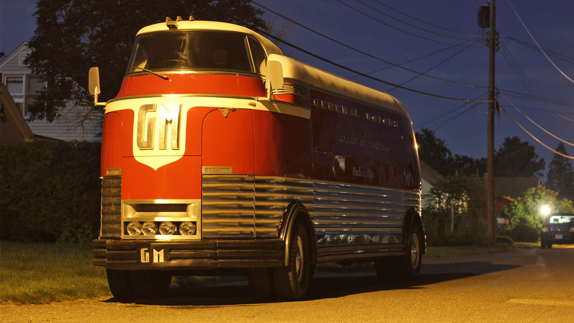 Ultra-Rare 1930s GM Futurliner Seen Street Parked in Random Small Town ...