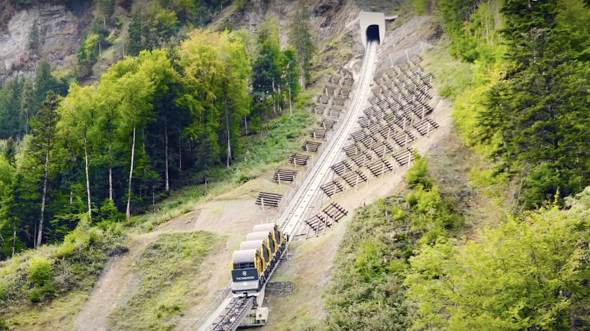 How the 'Stoosbahn' Railway Climbs a Mountain as Steep as 47.7 Degrees