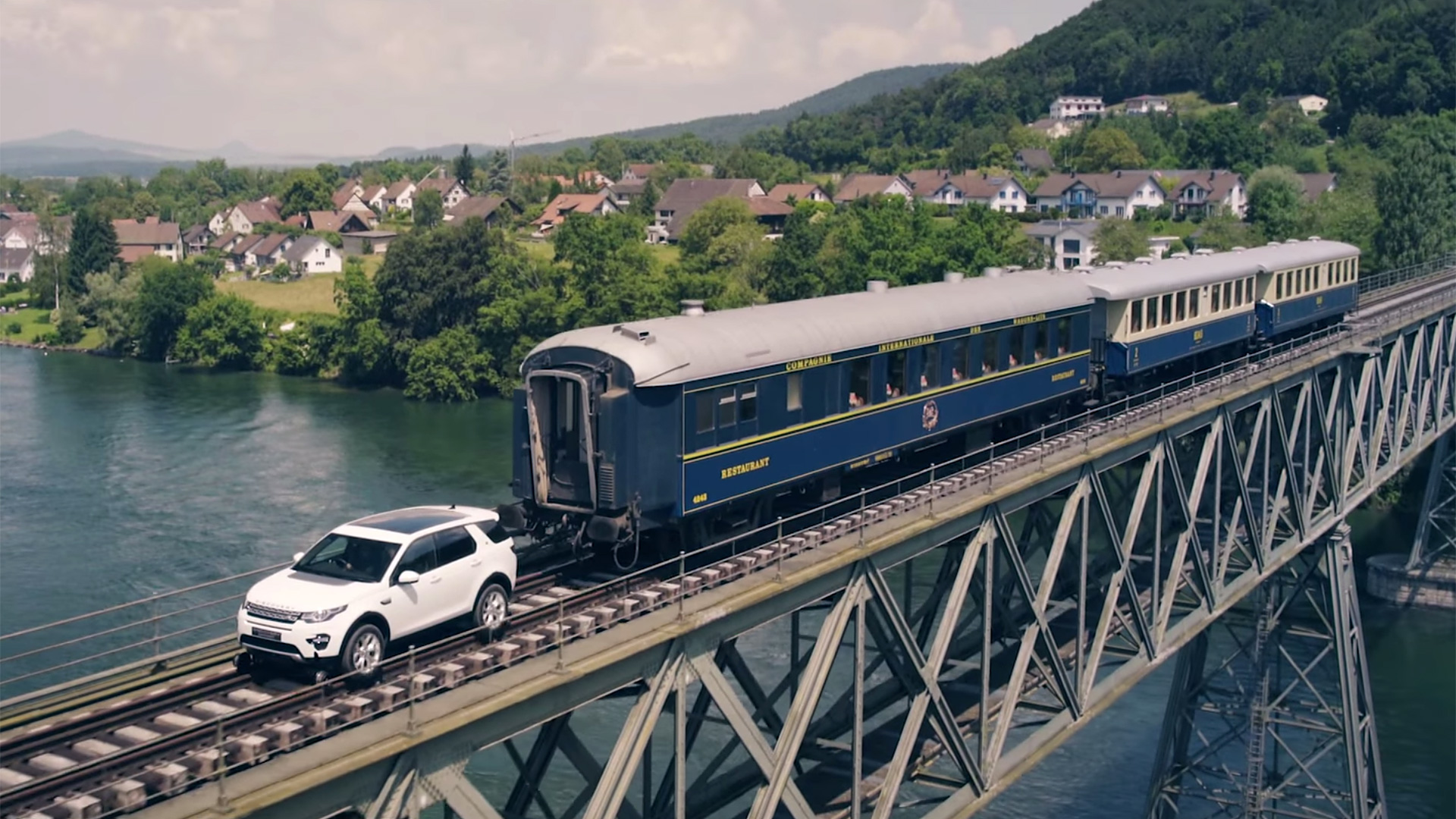 Watch Land Rover's Smallest SUV Pull a 100-Ton Train