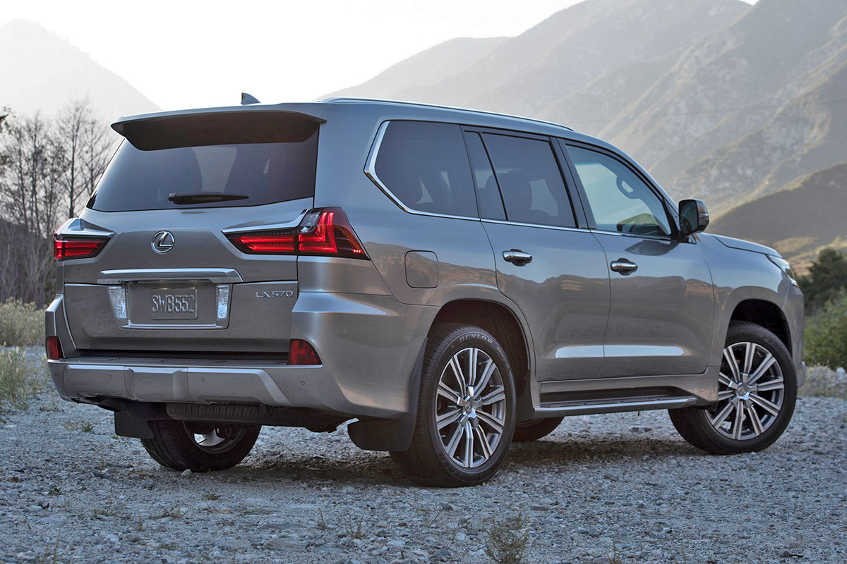 2017 Lexus LX570 Review: the Rolling Throwback-Thursday of the SUV World