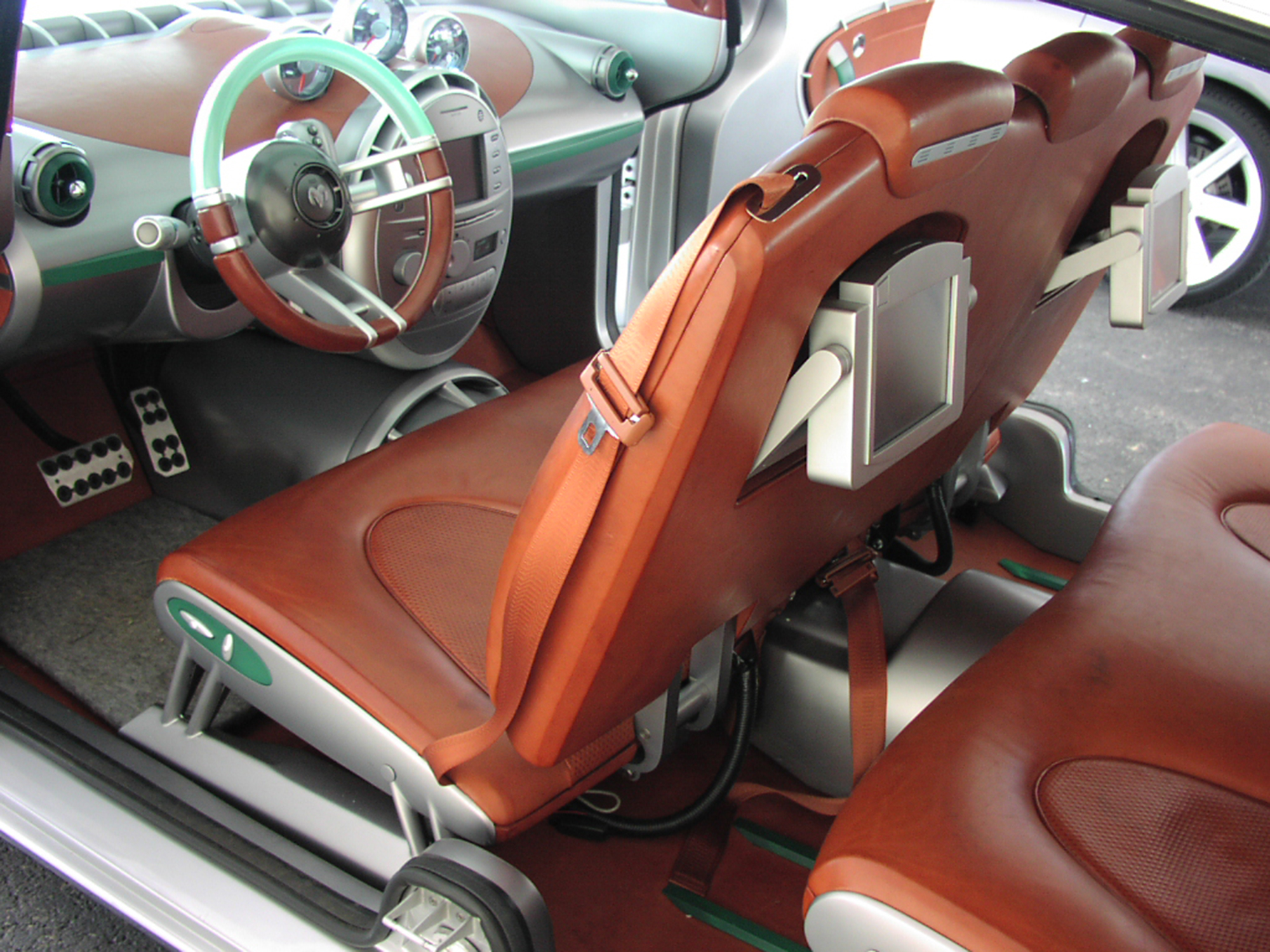 The 2001 Dodge Super8 Hemi Concept Showed Us the Future Almost 20 Years Ago