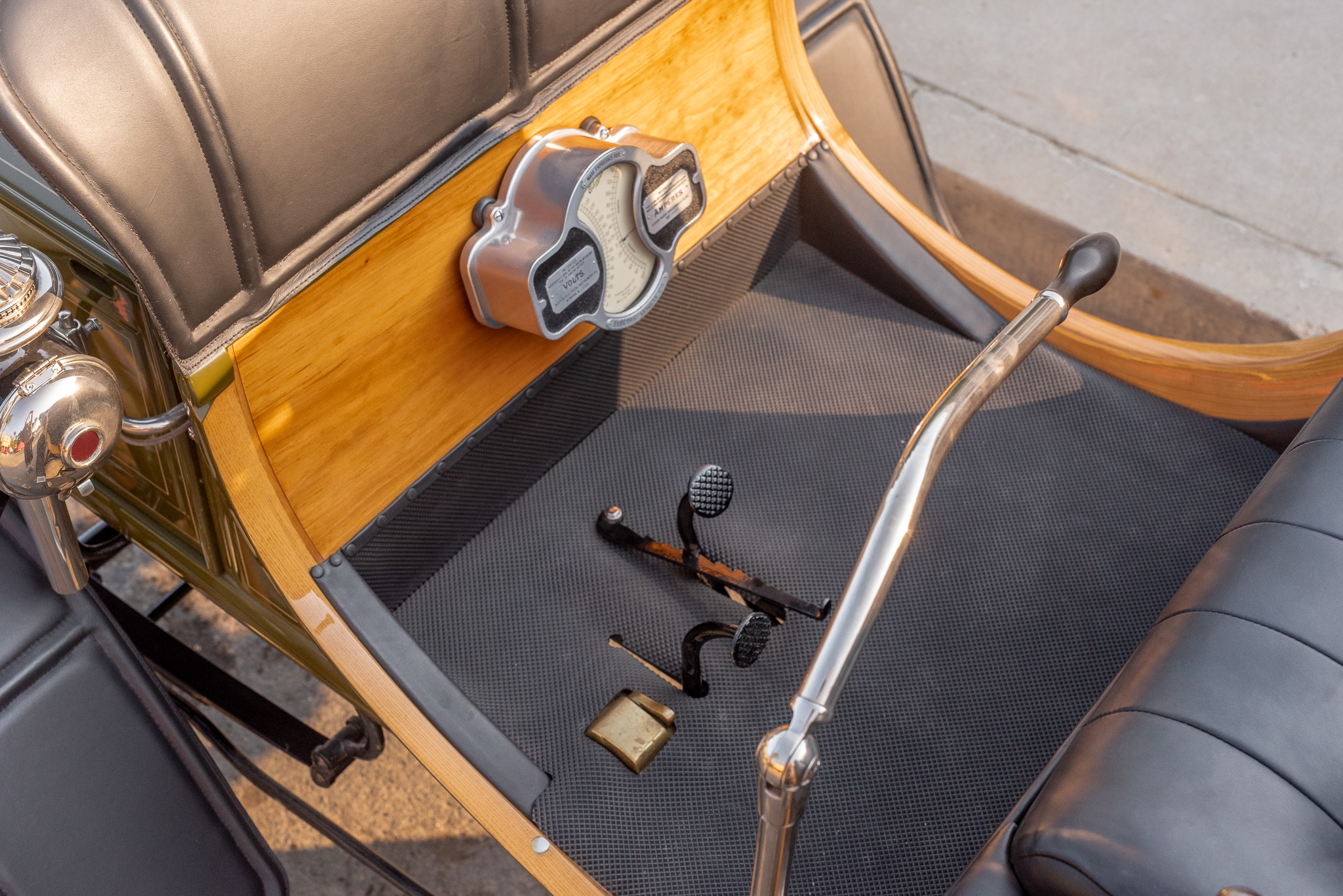 What It’s Like To Drive a Groundbreaking Electric Car From 1908