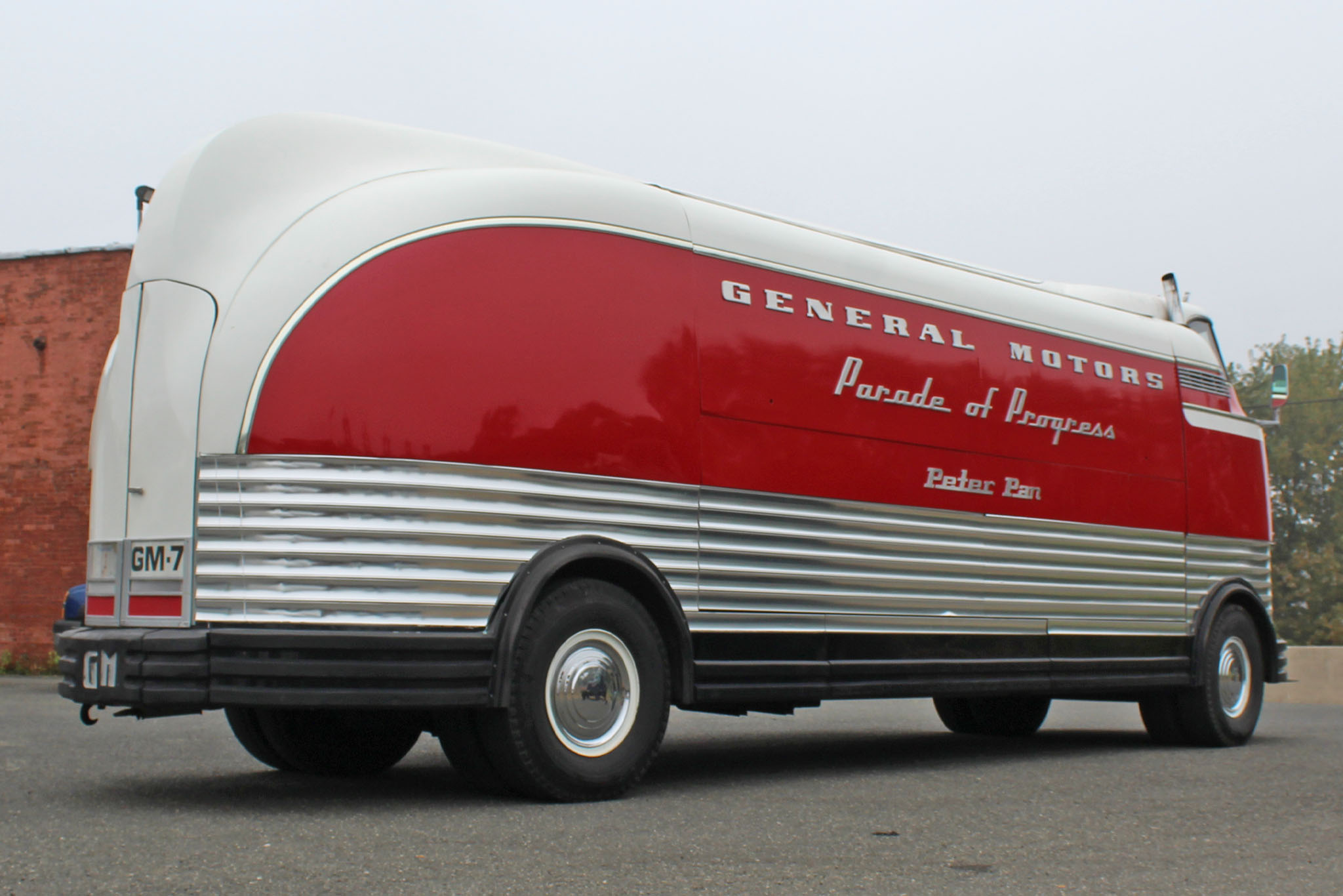 Driving a Legendary 1939 GM Futurliner Is Like Nothing Else
